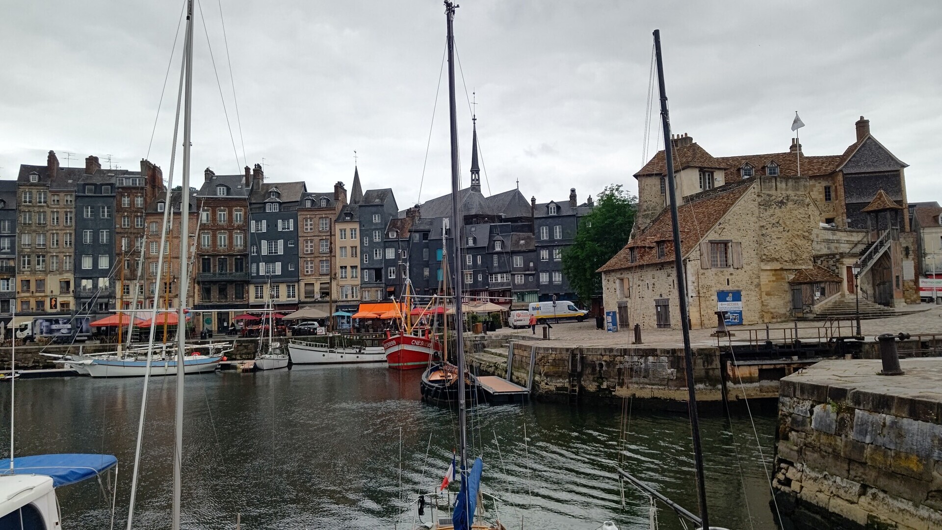 パシフィック・ワールド欧州縦断記＃9～オンフルールの旧港: 航海作家カナマルトモヨシの船旅人生