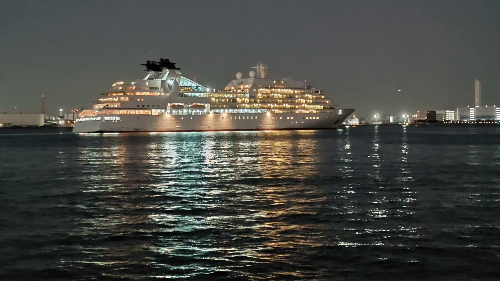 新クルーズ船「MITSUI OCEAN FUJI」就航 : 航海作家カナマルトモヨシの船旅人生